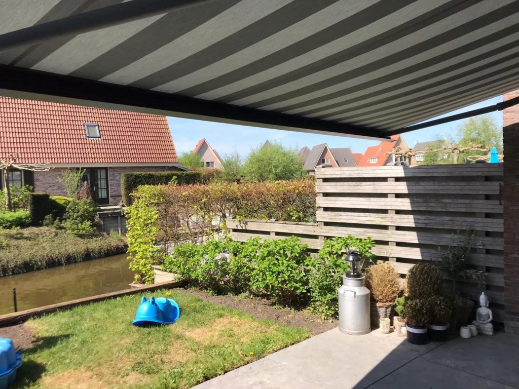 Zonneluifel op maat | Stel zelf samen - Zonwering-fabriek.nl